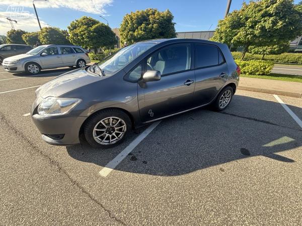 Toyota Auris 2008 in Vilnius, with an engine capacity of 2.00 L and mileage of 280 thousand km for 2450 €, photo 3 on AUTOMOTO.COM.LV