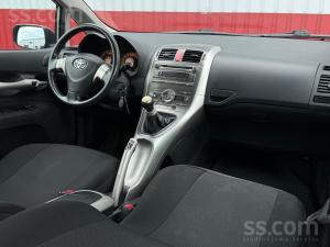 Toyota Auris 2008 in Riga, with an engine capacity of 1.60 L and mileage of 186 thousand km for 1990 €, photo 8 on AUTOMOTO.COM.LV