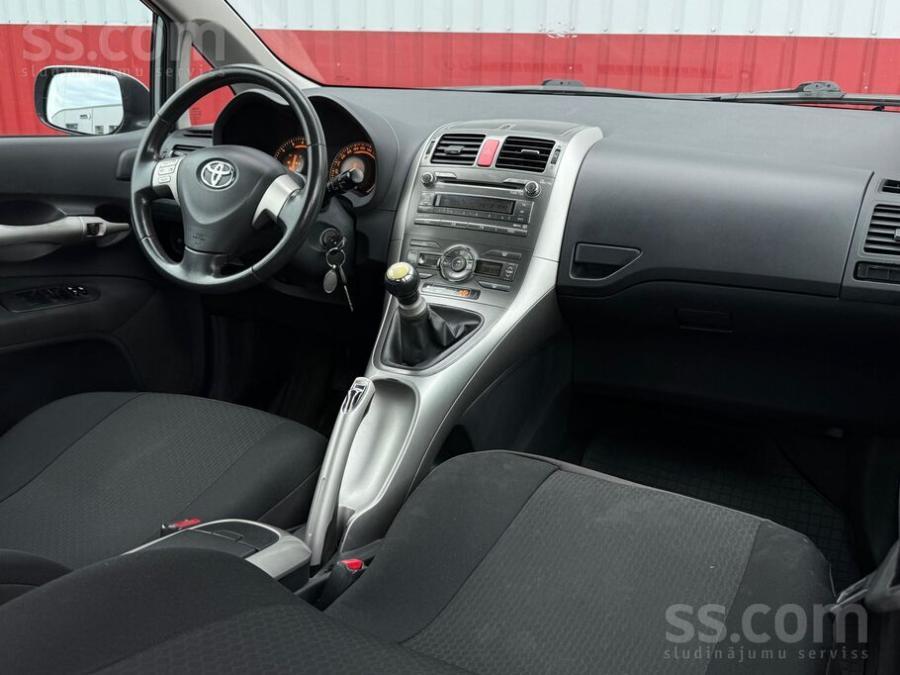Toyota Auris 2008 in Riga, with an engine capacity of 1.60 L and mileage of 186 thousand km for 1990 €, photo 8 on AUTOMOTO.COM.LV