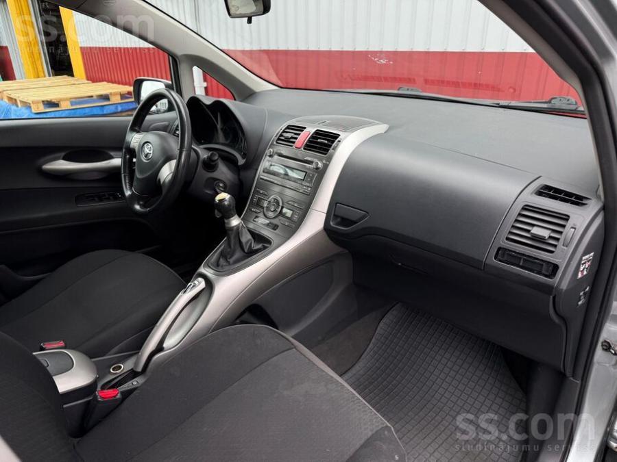 Toyota Auris 2008 in Riga, with an engine capacity of 1.60 L and mileage of 186 thousand km for 1990 €, photo 12 on AUTOMOTO.COM.LV