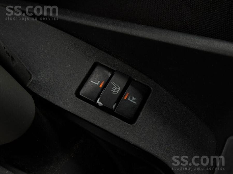 Toyota Auris 2008 in Riga, with an engine capacity of 1.60 L and mileage of 186 thousand km for 1990 €, photo 16 on AUTOMOTO.COM.LV