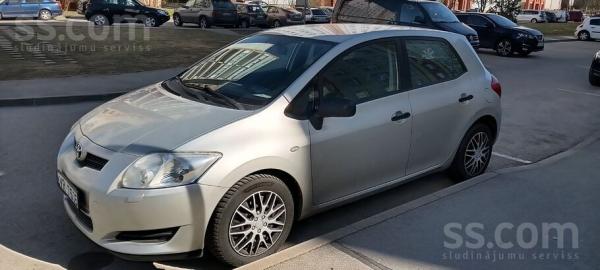Toyota Auris 2008 in Riga, with an engine capacity of 1.60 L and mileage of 285 thousand km for 3000 €, photo 1 on AUTOMOTO.COM.LV