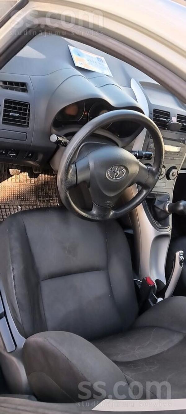 Toyota Auris 2008 in Riga, with an engine capacity of 1.60 L and mileage of 285 thousand km for 3000 €, photo 2 on AUTOMOTO.COM.LV