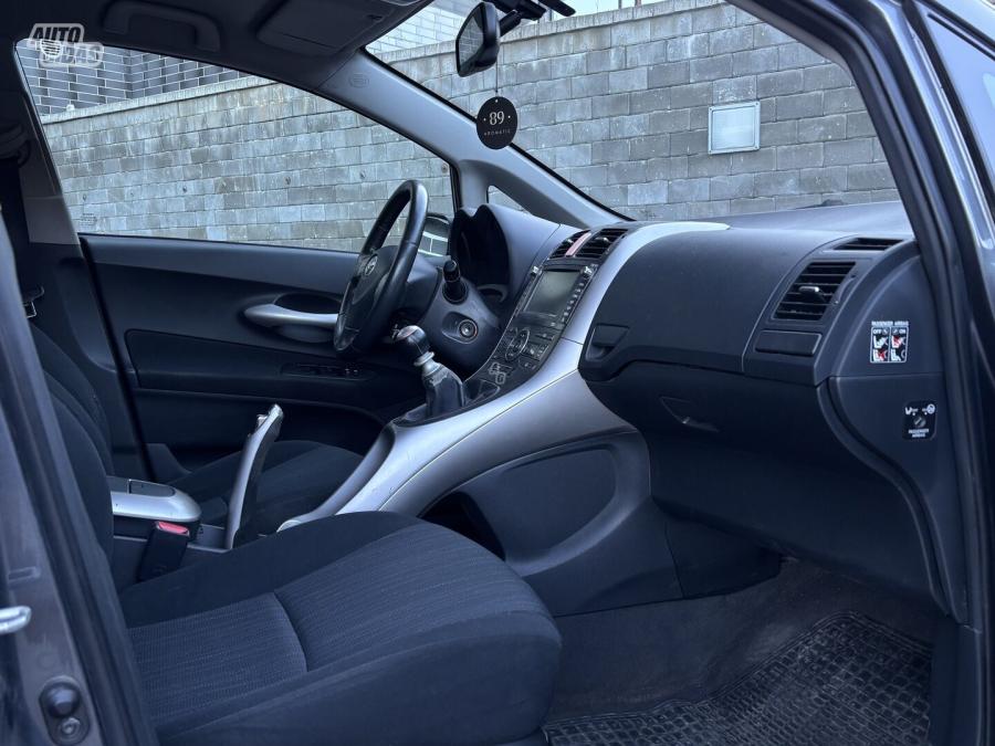Toyota Auris 2008 in Vilnius, with an engine capacity of 2.00 L and mileage of 280 thousand km for 2450 €, photo 12 on AUTOMOTO.COM.LV