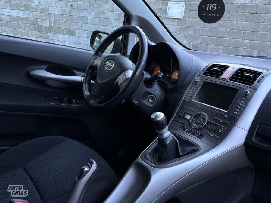 Toyota Auris 2008 in Vilnius, with an engine capacity of 2.00 L and mileage of 280 thousand km for 2450 €, photo 15 on AUTOMOTO.COM.LV