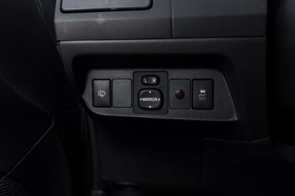 Toyota Auris 2008 Rīga, ar dzinēja tilpumu 2.00 L un nobraukumu 295 tūkst. km par 2590 €, foto 3 vietnē AUTOMOTO.COM.LV