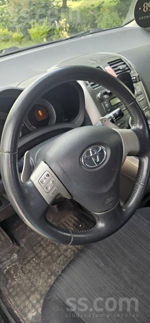 Toyota Auris 2008 in Riga, with an engine capacity of 1.60 L and mileage of 260 thousand km for 2200 €, photo  on AUTOMOTO.COM.LV