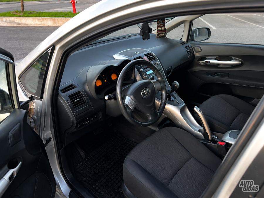 Toyota Auris 2008 in Kaunas, with an engine capacity of 1.40 L and mileage of 395 thousand km for 3000 €, photo 6 on AUTOMOTO.COM.LV