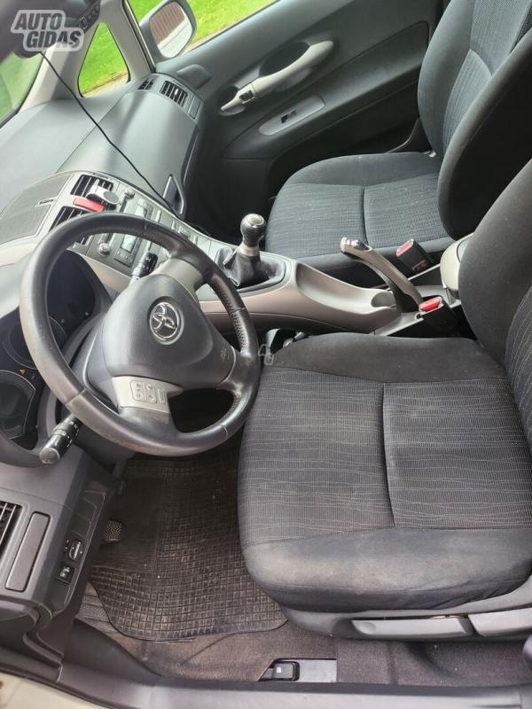 Toyota Auris 2008 Panevēža, ar dzinēja tilpumu 1.40 L un nobraukumu 248 tūkst. km par 2500 €, foto 5 vietnē AUTOMOTO.COM.LV