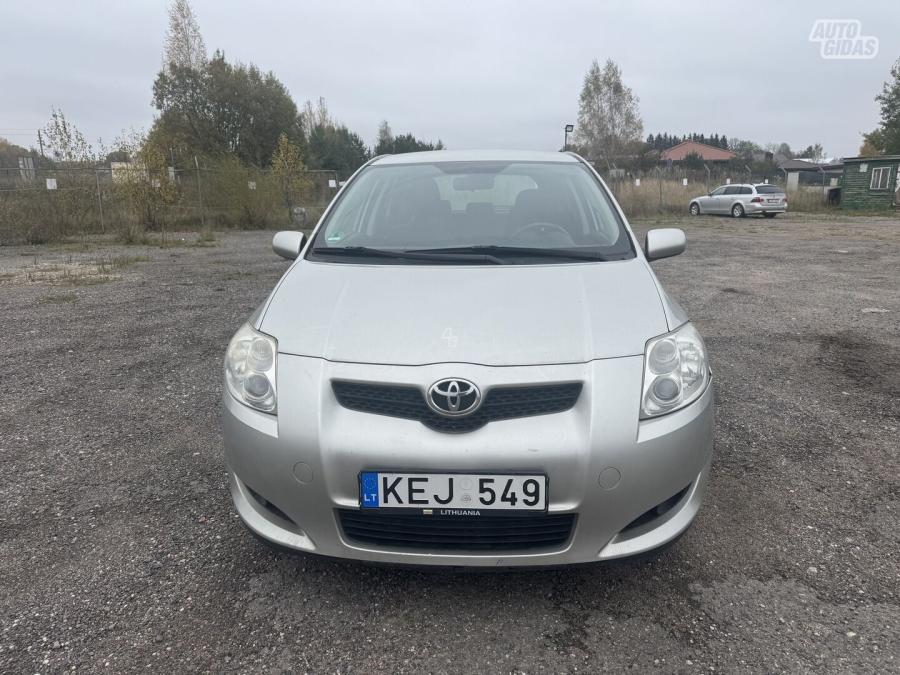 Toyota Auris 2008 in Vilnius, with an engine capacity of 2.00 L and mileage of 255 thousand km for 1730 €, photo 1 on AUTOMOTO.COM.LV