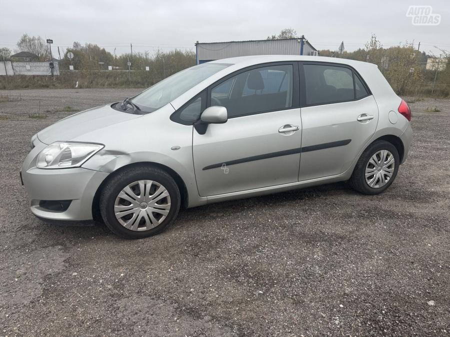Toyota Auris 2008 in Vilnius, with an engine capacity of 2.00 L and mileage of 255 thousand km for 1730 €, photo 4 on AUTOMOTO.COM.LV