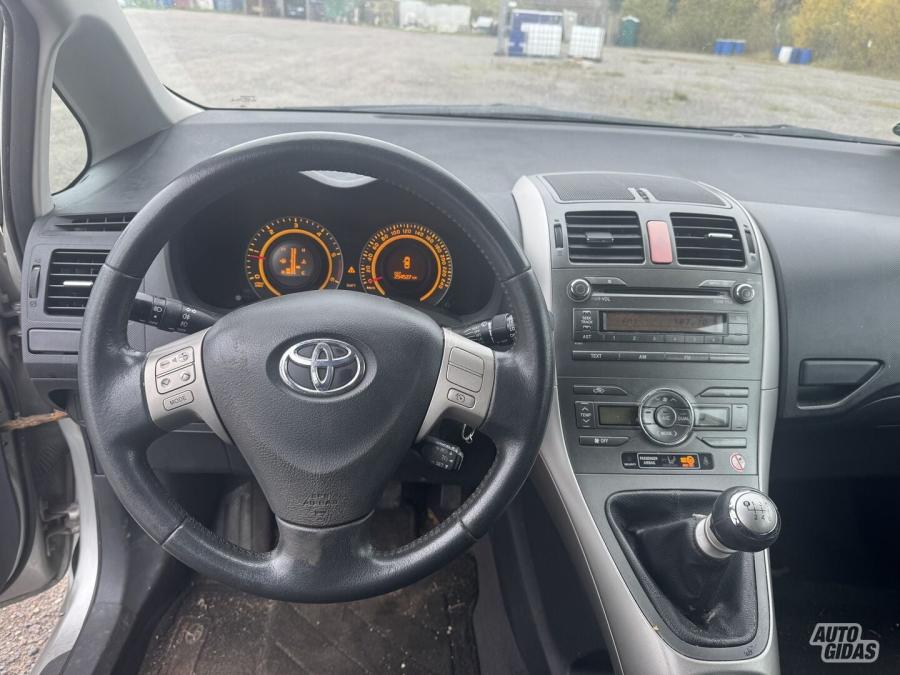 Toyota Auris 2008 in Vilnius, with an engine capacity of 2.00 L and mileage of 255 thousand km for 1730 €, photo 10 on AUTOMOTO.COM.LV