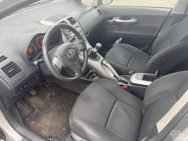 Toyota Auris 2008 in Vilnius, with an engine capacity of 2.00 L and mileage of 255 thousand km for 1730 €, photo 11 on AUTOMOTO.COM.LV