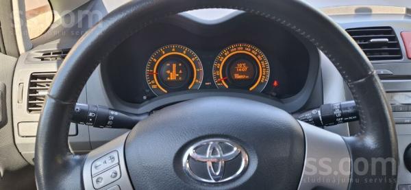 Toyota Auris 2009 in Riga, with an engine capacity of 1.40 L and mileage of 158 thousand km for 2600 €, photo 6 on AUTOMOTO.COM.LV