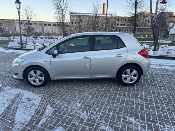 Toyota Auris 2009 in Siauliai, with an engine capacity of 2.00 L and mileage of 171 thousand km for 2550 €, photo 5 on AUTOMOTO.COM.LV