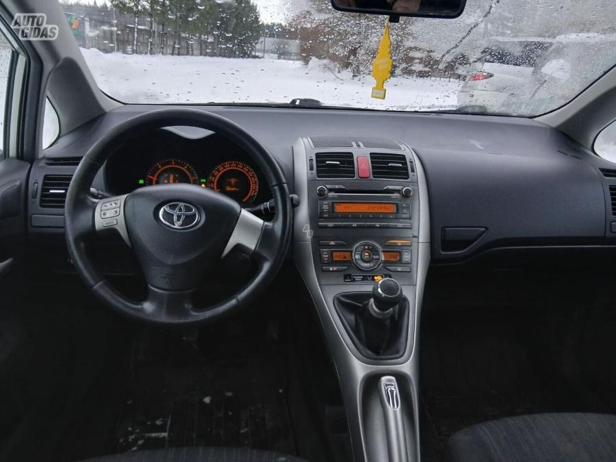 Toyota Auris 2009 in Radviliskis, with an engine capacity of 1.40 L and mileage of 283 thousand km for 1999 €, photo 4 on AUTOMOTO.COM.LV