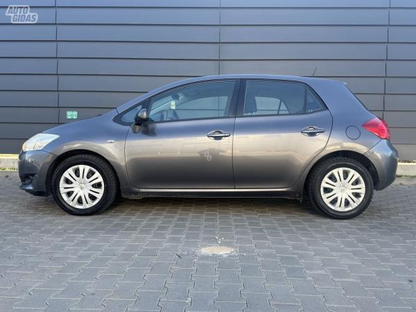 Toyota Auris 2009 in Vilnius, with an engine capacity of 1.40 L and mileage of 303 thousand km for 2300 €, photo 2 on AUTOMOTO.COM.LV