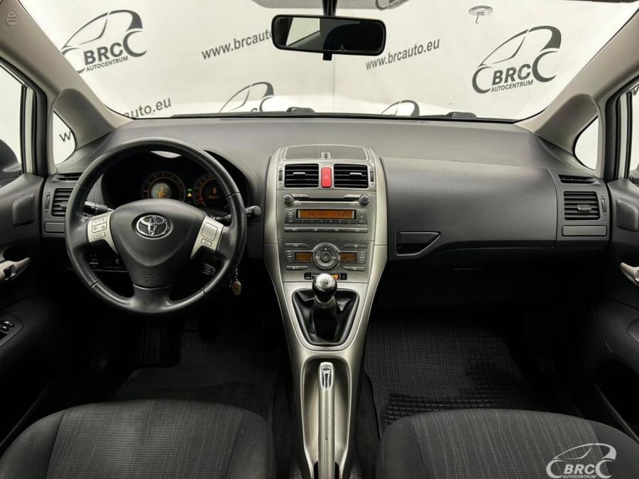 Toyota Auris 2009 in Vilnius, with an engine capacity of 1.60 L and mileage of 141 thousand km for 3300 €, photo 4 on AUTOMOTO.COM.LV
