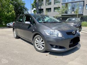 Toyota Auris 2009 in Kaunas, with an engine capacity of 2.00 L and mileage of 200 thousand km for 1300 €, photo  on AUTOMOTO.COM.LV