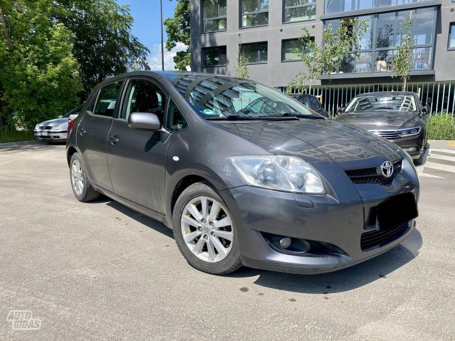 Toyota Auris 2009 in Kaunas, with an engine capacity of 2.00 L and mileage of 200 thousand km for 1300 €, photo 1 on AUTOMOTO.COM.LV