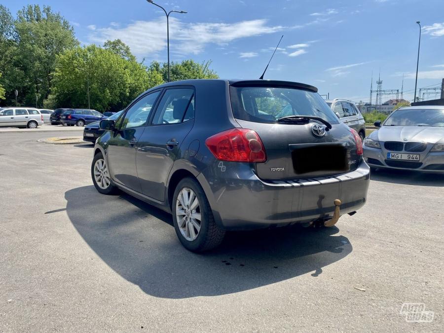 Toyota Auris 2009 in Kaunas, with an engine capacity of 2.00 L and mileage of 200 thousand km for 1300 €, photo 4 on AUTOMOTO.COM.LV