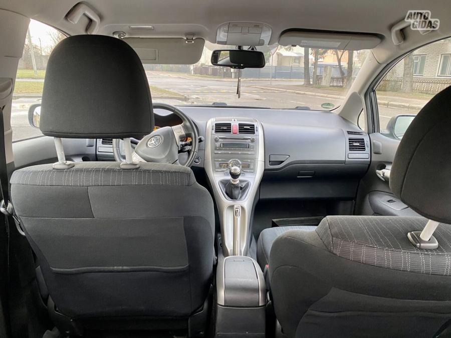 Toyota Auris 2009 in Kaunas, with an engine capacity of 2.00 L and mileage of 200 thousand km for 1300 €, photo 6 on AUTOMOTO.COM.LV