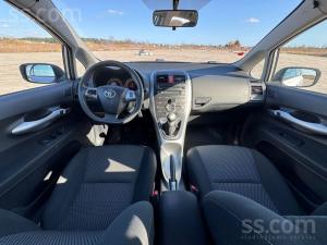 Toyota Auris 2010 in Riga, with an engine capacity of 1.60 L and mileage of 0 thousand km for 3899 €, photo 11 on AUTOMOTO.COM.LV