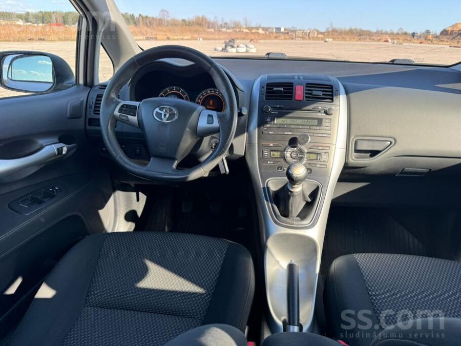 Toyota Auris 2010 in Riga, with an engine capacity of 1.60 L and mileage of 0 thousand km for 3899 €, photo 12 on AUTOMOTO.COM.LV