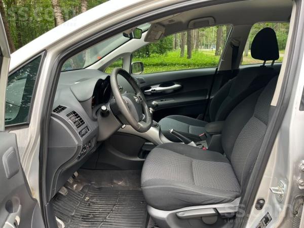Toyota Auris 2010 in Riga, with an engine capacity of 1.60 L and mileage of 0 thousand km for 3599 €, photo 9 on AUTOMOTO.COM.LV
