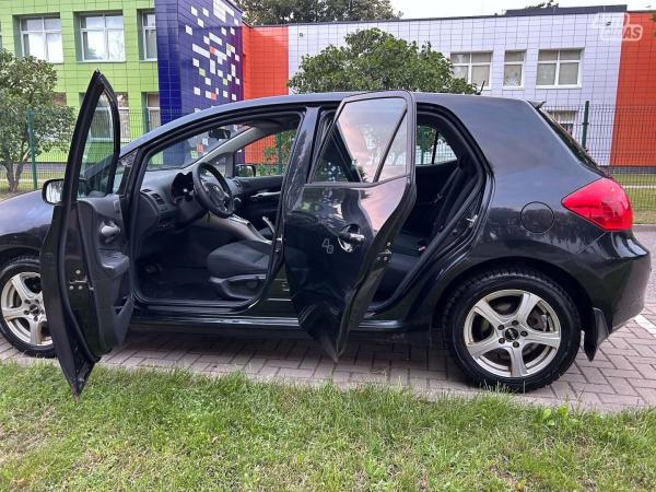 Toyota Auris 2010 in Vilnius, with an engine capacity of 1.30 L and mileage of 321 thousand km for 2950 €, photo 7 on AUTOMOTO.COM.LV