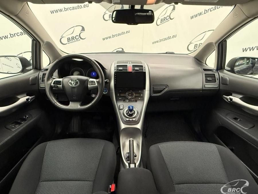 Toyota Auris 2010 in Vilnius, with an engine capacity of 1.80 L and mileage of 225 thousand km for 6500 €, photo 4 on AUTOMOTO.COM.LV