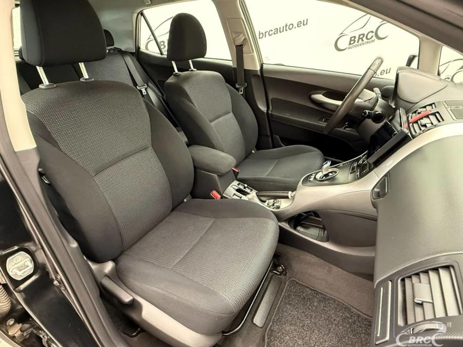 Toyota Auris 2010 in Vilnius, with an engine capacity of 1.80 L and mileage of 225 thousand km for 6500 €, photo 6 on AUTOMOTO.COM.LV