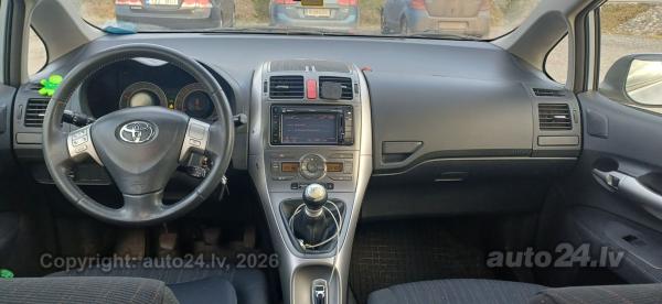 Toyota Auris 2010 in Tartu, with an engine capacity of 2.00 L and mileage of 213 thousand km for 2650 €, photo 7 on AUTOMOTO.COM.LV