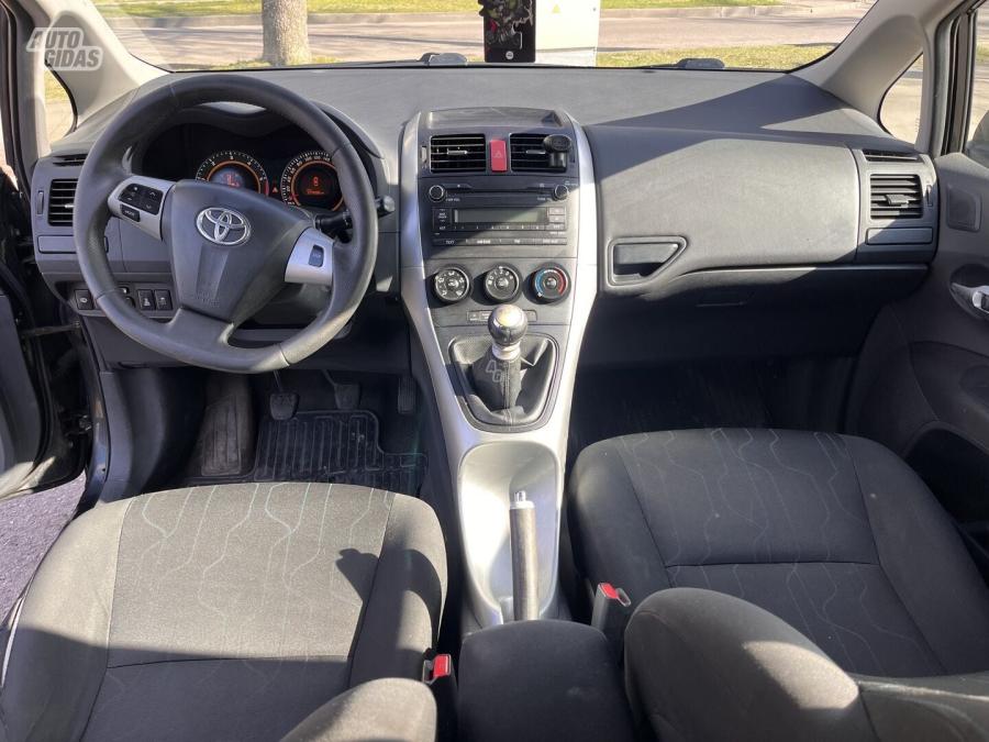 Toyota Auris 2010 Jonava, ar dzinēja tilpumu 1.40 L un nobraukumu 380 tūkst. km par 1700 €, foto 5 vietnē AUTOMOTO.COM.LV