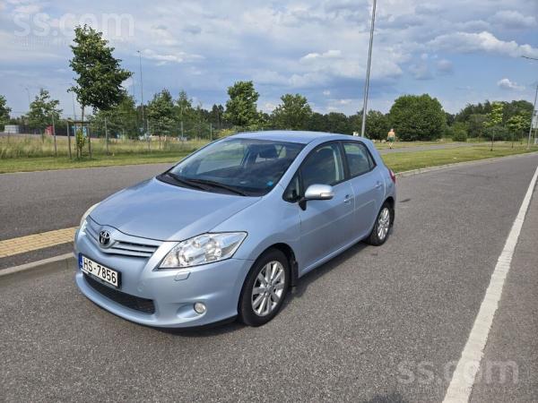 Toyota Auris 2011 in Riga, with an engine capacity of 1.60 L and mileage of 236 thousand km for 4000 €, photo 1 on AUTOMOTO.COM.LV
