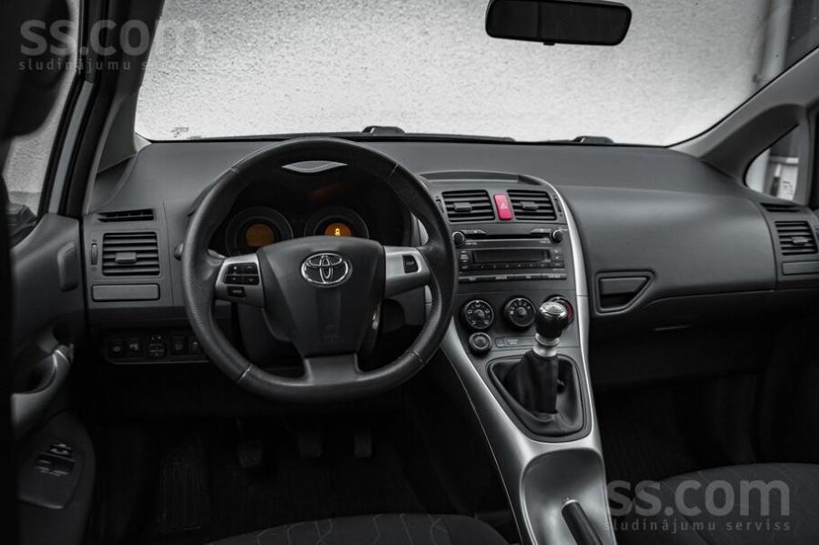 Toyota Auris 2011 in Riga, with an engine capacity of 1.30 L and mileage of 0 thousand km for 2950 €, photo 14 on AUTOMOTO.COM.LV