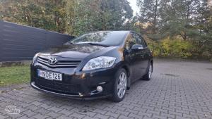Toyota Auris 2011 Viļņa, ar dzinēja tilpumu 1.60 L un nobraukumu 2380 tūkst. km par 3650 €, foto  vietnē AUTOMOTO.COM.LV