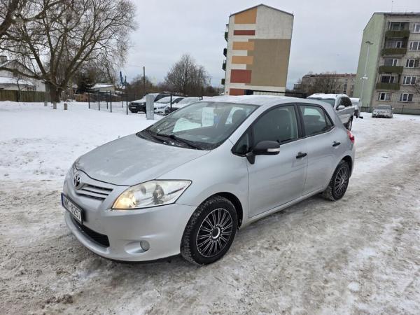 Toyota Auris 2011 in Ventspils, with an engine capacity of 2.00 L and mileage of 267 thousand km for 2850 €, photo 1 on AUTOMOTO.COM.LV