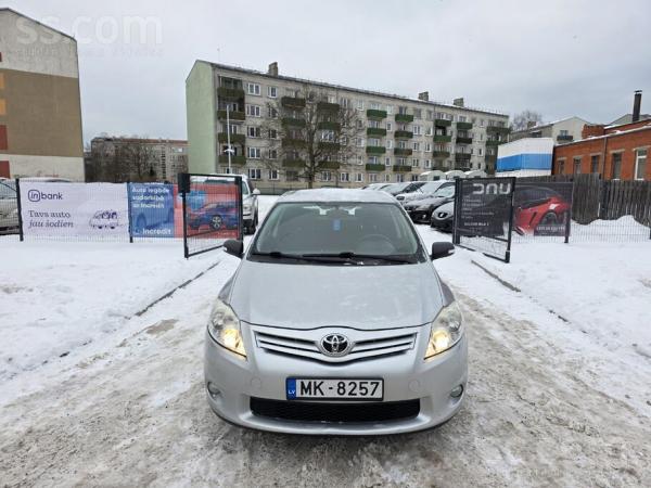 Toyota Auris 2011 in Ventspils, with an engine capacity of 2.00 L and mileage of 267 thousand km for 2850 €, photo 2 on AUTOMOTO.COM.LV