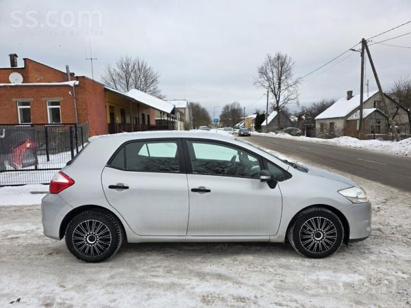 Toyota Auris 2011 in Ventspils, with an engine capacity of 2.00 L and mileage of 267 thousand km for 2850 €, photo 4 on AUTOMOTO.COM.LV