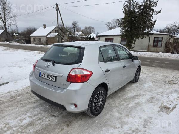 Toyota Auris 2011 in Ventspils, with an engine capacity of 2.00 L and mileage of 267 thousand km for 2850 €, photo 7 on AUTOMOTO.COM.LV