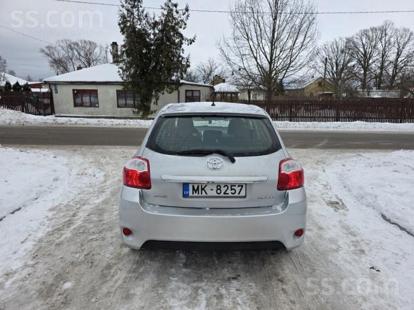 Toyota Auris 2011 in Ventspils, with an engine capacity of 2.00 L and mileage of 267 thousand km for 2850 €, photo 8 on AUTOMOTO.COM.LV