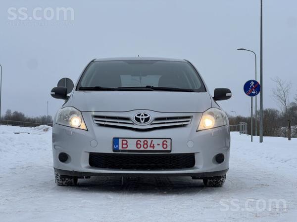 Toyota Auris 2011 Rēzekne, ar dzinēja tilpumu 1.40 L un nobraukumu 317 tūkst. km par 3300 €, foto 1 vietnē AUTOMOTO.COM.LV