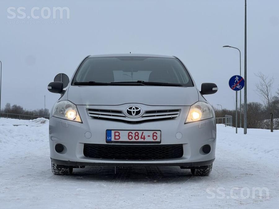 Toyota Auris 2011 in Rezekne, with an engine capacity of 1.40 L and mileage of 317 thousand km for 3300 €, photo 1 on AUTOMOTO.COM.LV