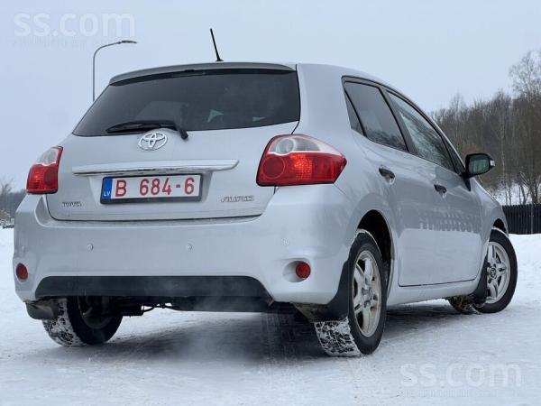 Toyota Auris 2011 Rēzekne, ar dzinēja tilpumu 1.40 L un nobraukumu 317 tūkst. km par 3300 €, foto 4 vietnē AUTOMOTO.COM.LV