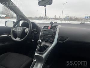Toyota Auris 2011 in Rezekne, with an engine capacity of 1.40 L and mileage of 317 thousand km for 3300 €, photo 6 on AUTOMOTO.COM.LV
