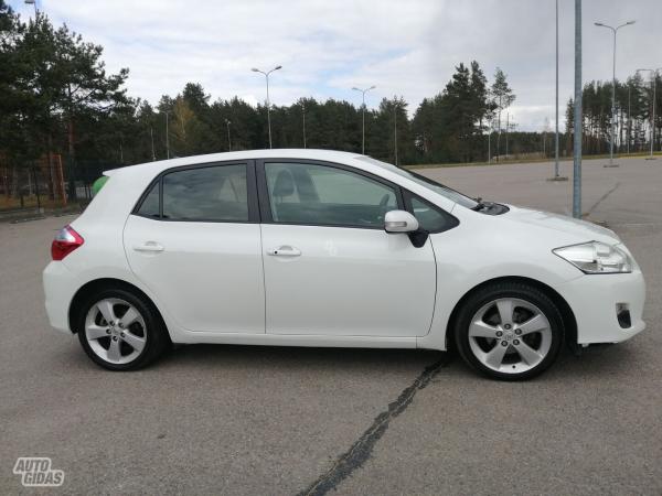 Toyota Auris 2011 in Utena, with an engine capacity of 1.80 L and mileage of 213 thousand km for 5900 €, photo 4 on AUTOMOTO.COM.LV