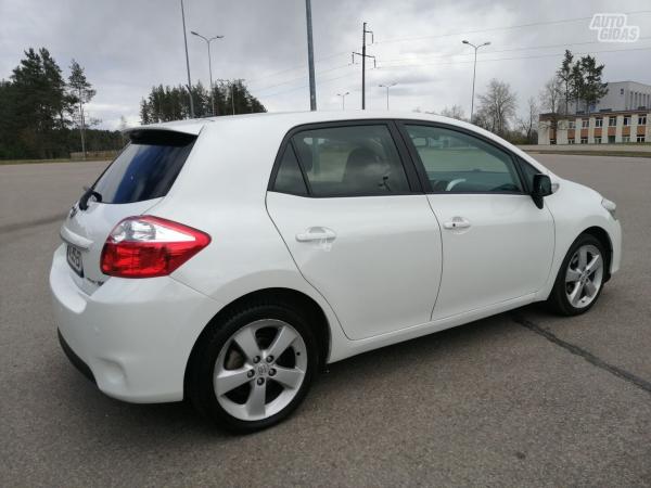 Toyota Auris 2011 in Utena, with an engine capacity of 1.80 L and mileage of 213 thousand km for 5900 €, photo 5 on AUTOMOTO.COM.LV