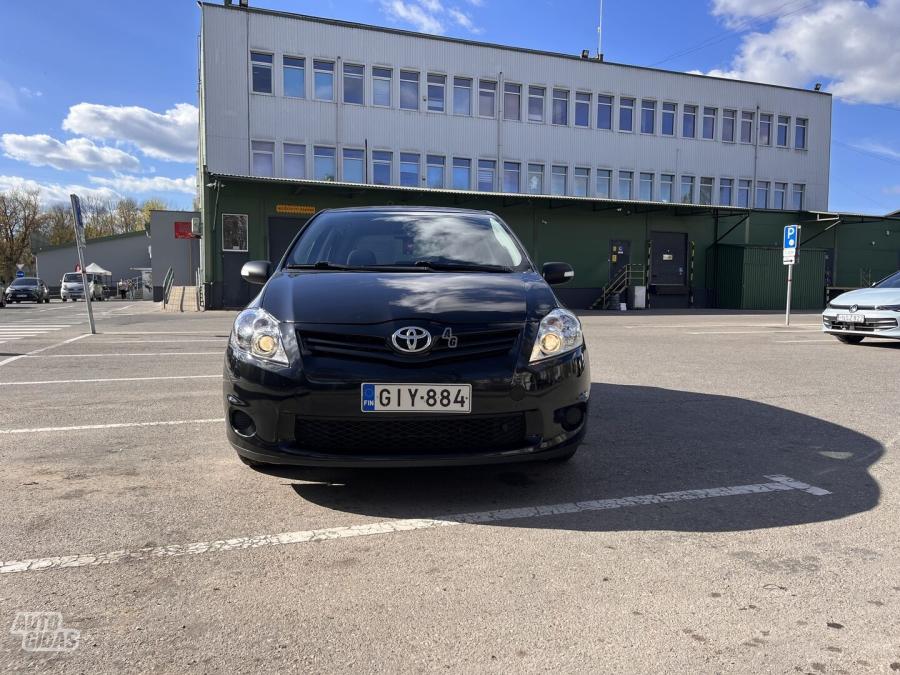 Toyota Auris 2011 in Jonava, with an engine capacity of 1.40 L and mileage of 378 thousand km for 2550 €, photo 1 on AUTOMOTO.COM.LV