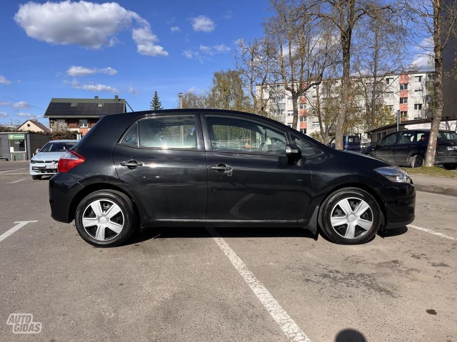 Toyota Auris 2011 in Jonava, with an engine capacity of 1.40 L and mileage of 378 thousand km for 2550 €, photo 4 on AUTOMOTO.COM.LV